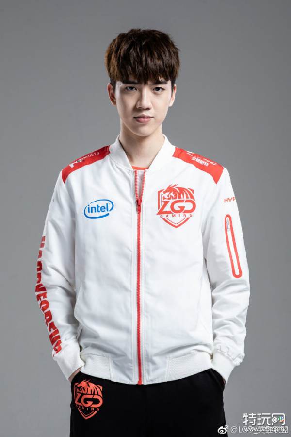 LGD战队动态：全员春季赛定妆照新鲜出炉_特玩网