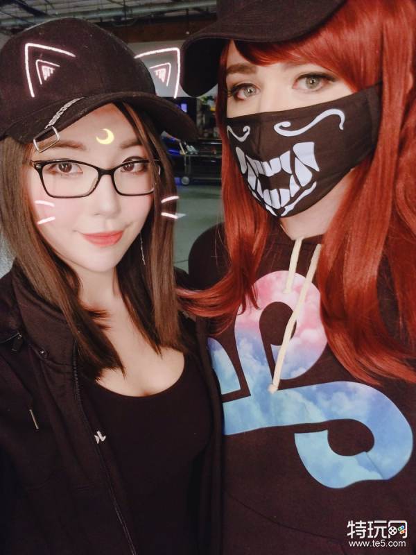 Sneaky女友合照秀恩爱：终于能发这张照片啦_特玩网