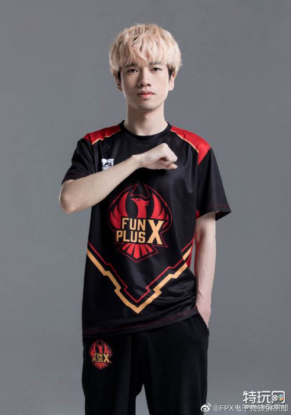 FPX夏季赛定妆照：活泼可爱风 你们都见过吗？_特玩网