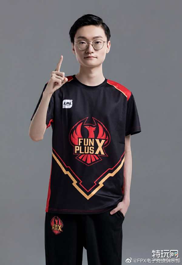 FPX夏季赛定妆照：活泼可爱风 你们都见过吗？_特玩网