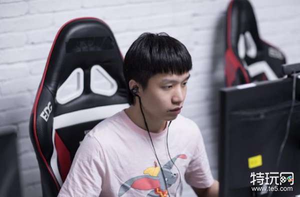 官方解说Cat谈EDG：厂长能登场无非就两种情况_特玩网