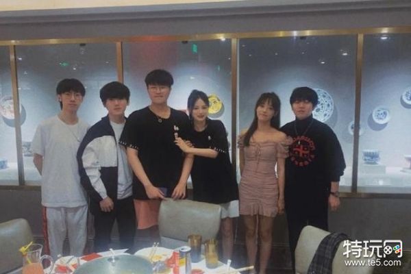 RNG和IG集体给老队友姿态过生日 UZI因病未出席_特玩网LOL英雄联盟专区