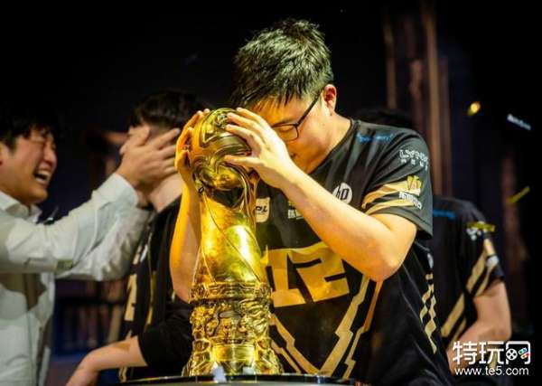 UZI采访对自己喊话：希望前进并一定要坚持到最后_特玩网LOL英雄联盟专区