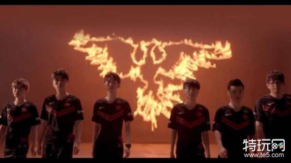 LPL官方公布S9出征片 Uzi回头一幕让人动容_特玩网LOL英雄联盟专区