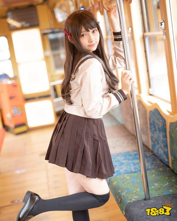 来自霓虹的JK美图，清晨有轨电车内的清秀萌妹_18183.com