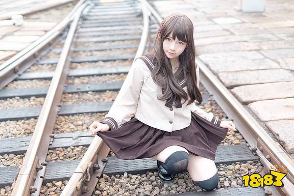 来自霓虹的JK美图，清晨有轨电车内的清秀萌妹_18183.com