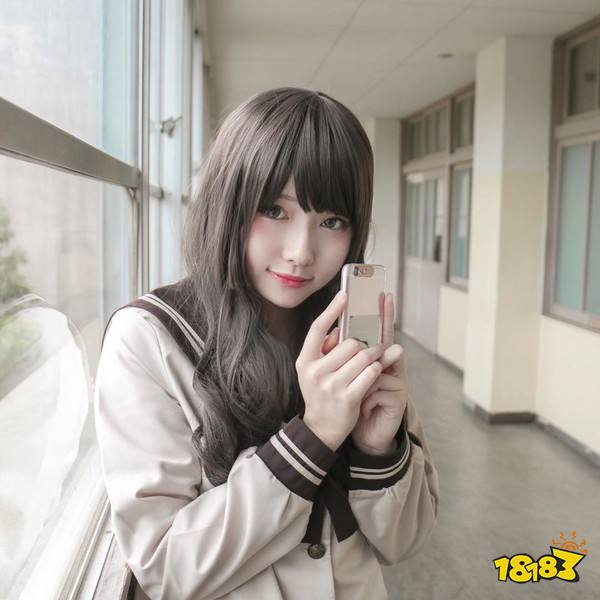 来自霓虹的JK美图，清晨有轨电车内的清秀萌妹_18183.com