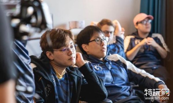 UZI含泪Faker手抖 盘点S9那些令人扎心的画面_特玩网LOL英雄联盟专区