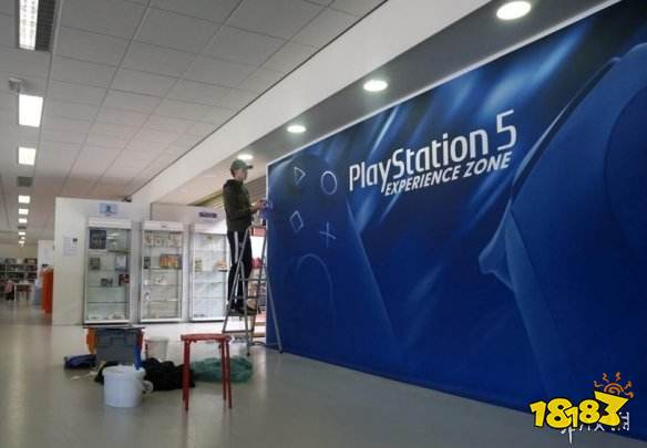 PS5海报曝光按键布局与触摸板！今晚或公布主机外形_18183.com