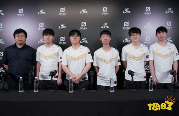 V5赛后接受群访 Mole表示在一起开心能一直赢_18183英雄联盟手游专区